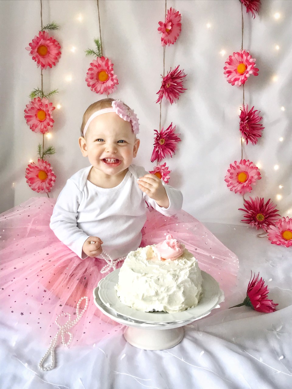 Dining Delight: Tips for a Successful DIY Cake Smash Photo Shoot