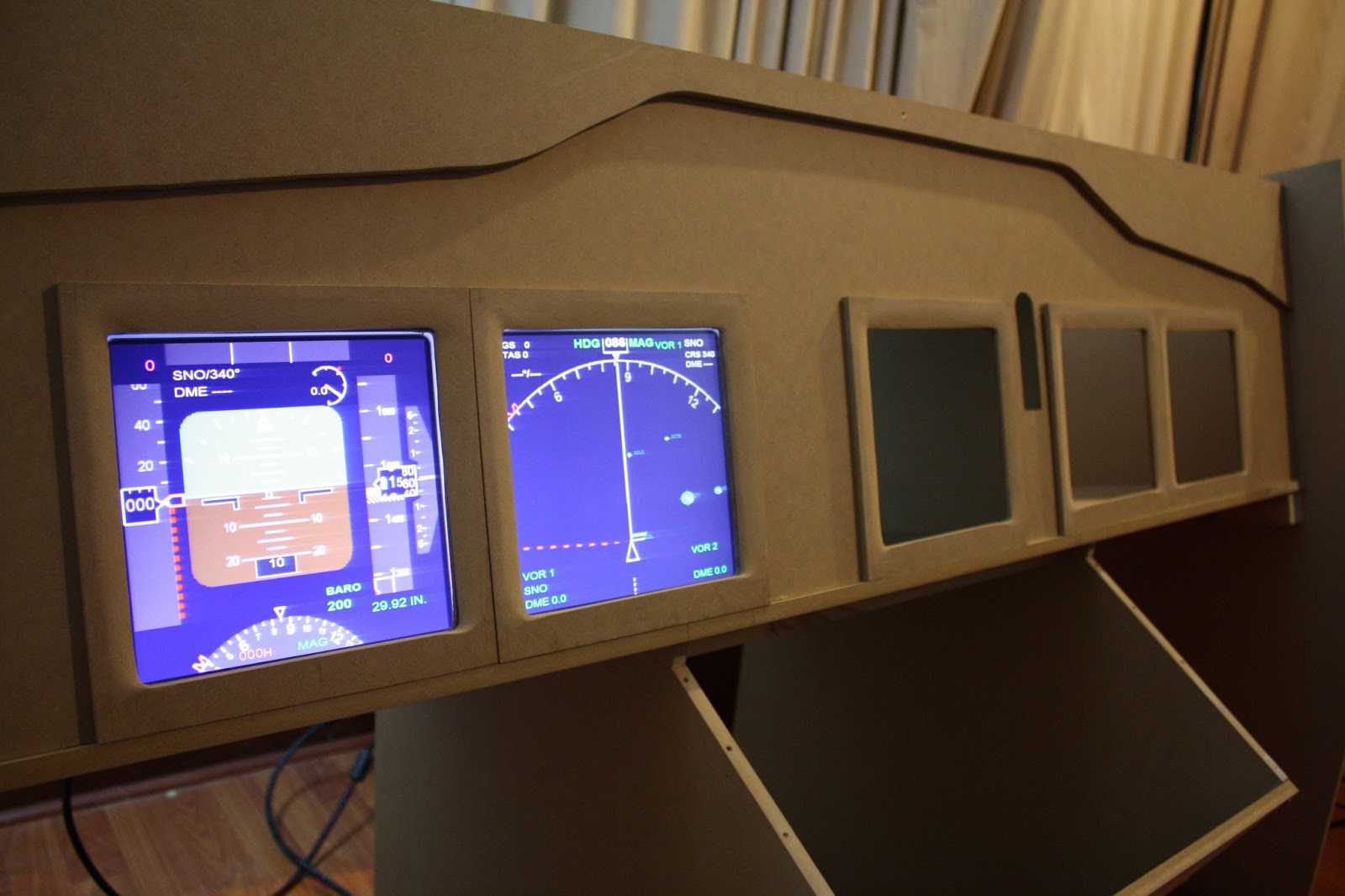 BOEING 737-800 NG: SCREEN