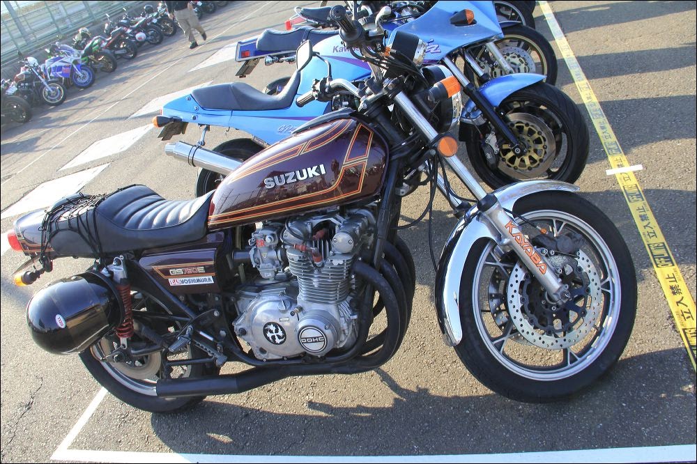 ROAD RIDER: SUZUKI GS750E