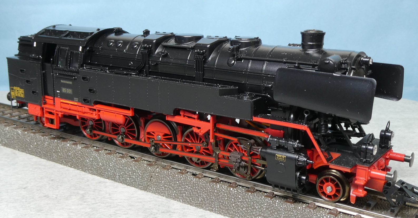 ドイツ連邦鉄道 DB 客貨両用タンク式蒸気機関車 BR 85 001号機 (Märklin 37098-1)