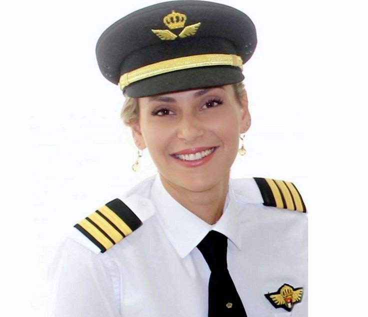 Best Flying Crews Jobs for Pilot, Air Hostess, AME, MBA And Ground ...