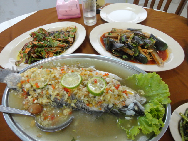 JOURNEY TO HAPPINEST: Gambar Medan Ikan Bakar Fort Supai, Linggi