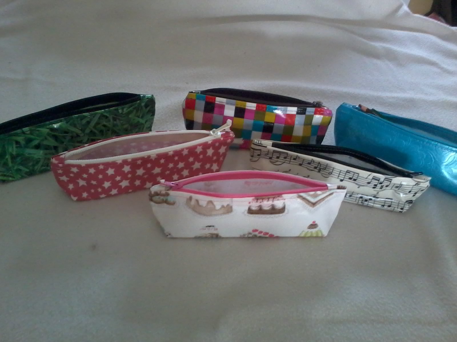 Ciseaux et bobines en folies.: Trousses un jour, trousses toujours.