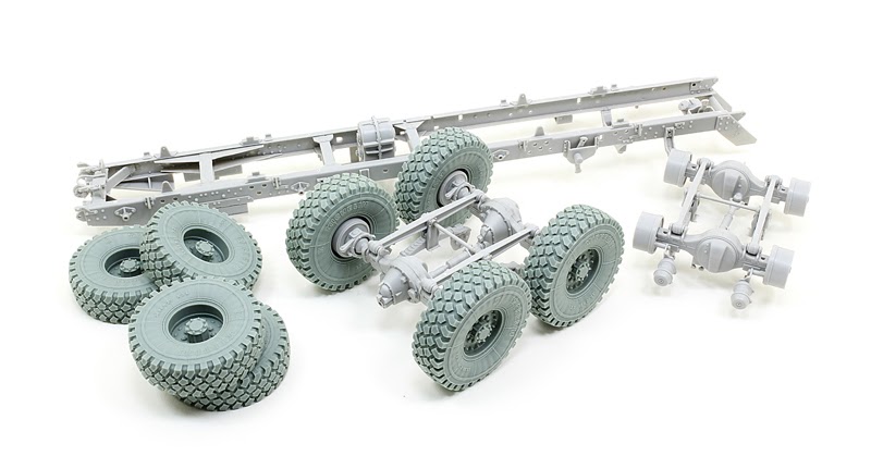 ARMOURED FIGHTING VEHICLE: ....... HEMTT M983 TRACTOR .......