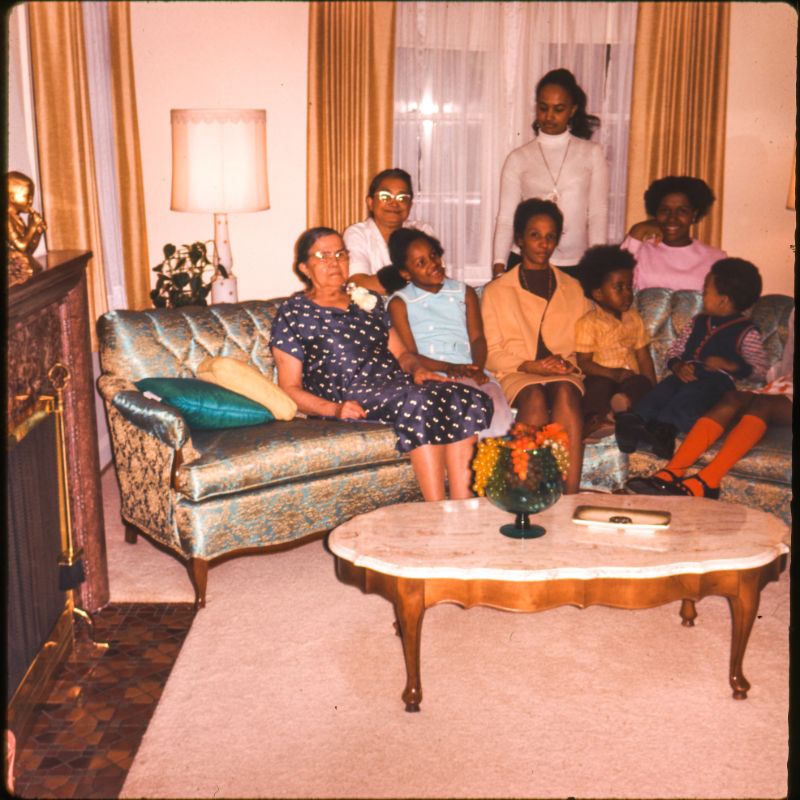 Amazing Found Photos Capture People at Homes in the 1960s and ’70s ...