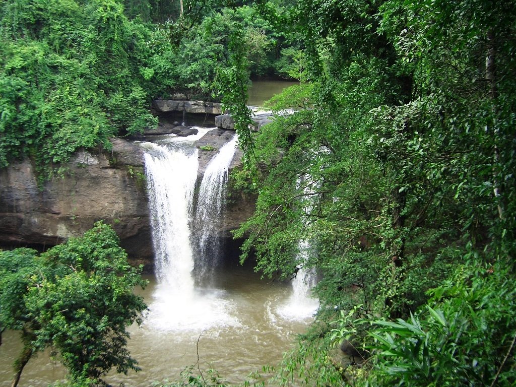 Haew Suwat Waterfall is very beautiful and easy to access
