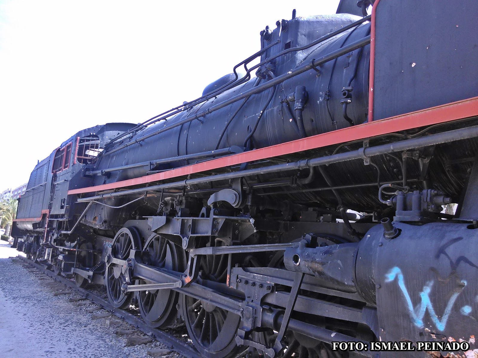 (FOTOS) La Mikado 141F 2351 de Elche