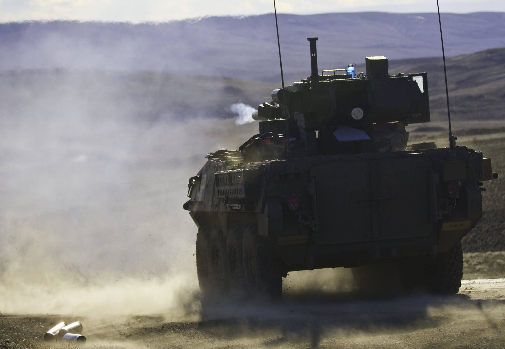 AAG_th บันทึกประจำวัน: กองทัพบกสหรัฐฯจะเลิกใช้ยานเกราะล้อยางติดปืนใหญ่ ...