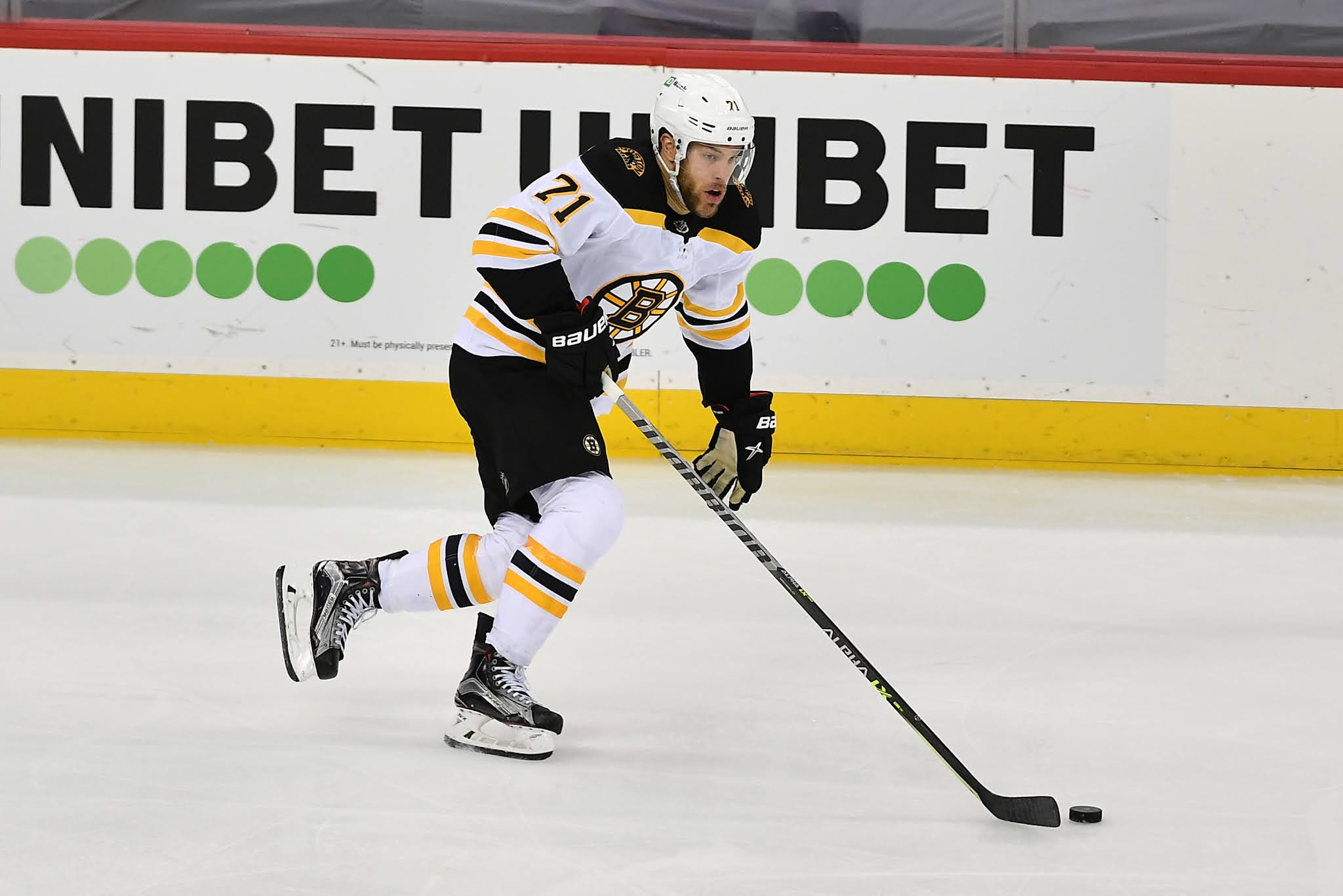 Taylor Hall Officially Signs Extension With The Boston Bruins - NHL ...
