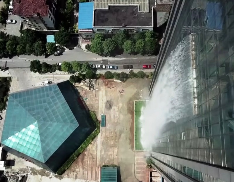 Guiyang Waterfall Building - The World's Biggest Man-Made Waterfall In ...