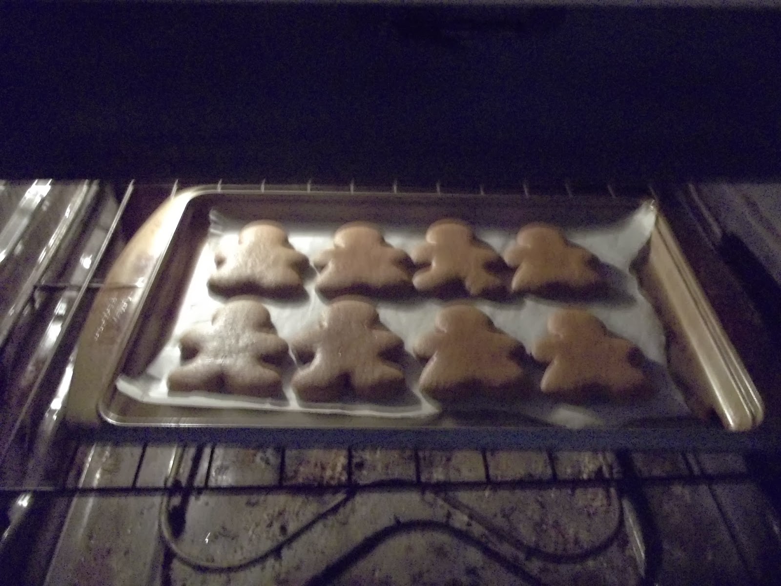 Pandas In The Kitchen!: Gingerbread Men, Women, and Deer!