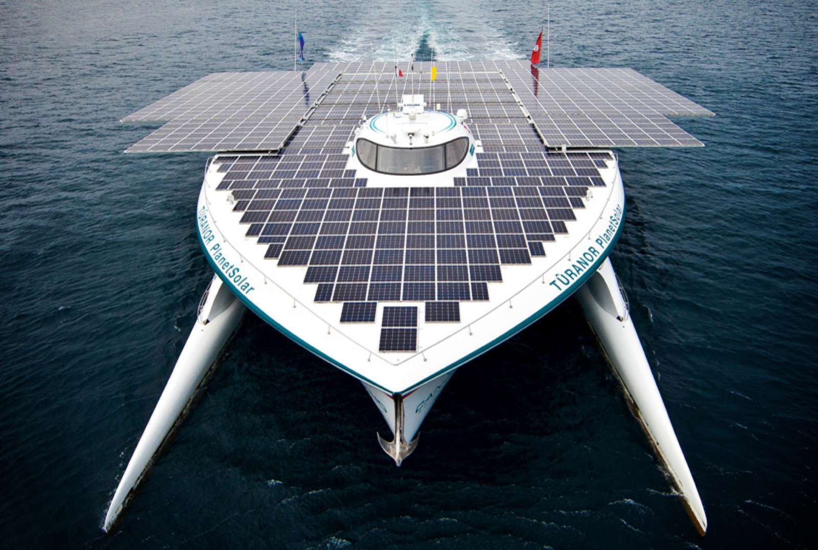 elgavillero: BOTE PLANET SOLAR RECORRE EL MUNDO