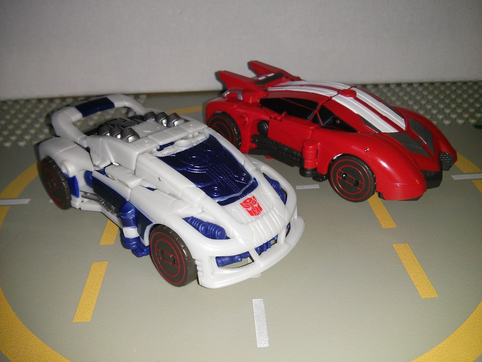 Toybox Soapbox: Generations Fall of Cybertron Jazz and Sideswipe Review