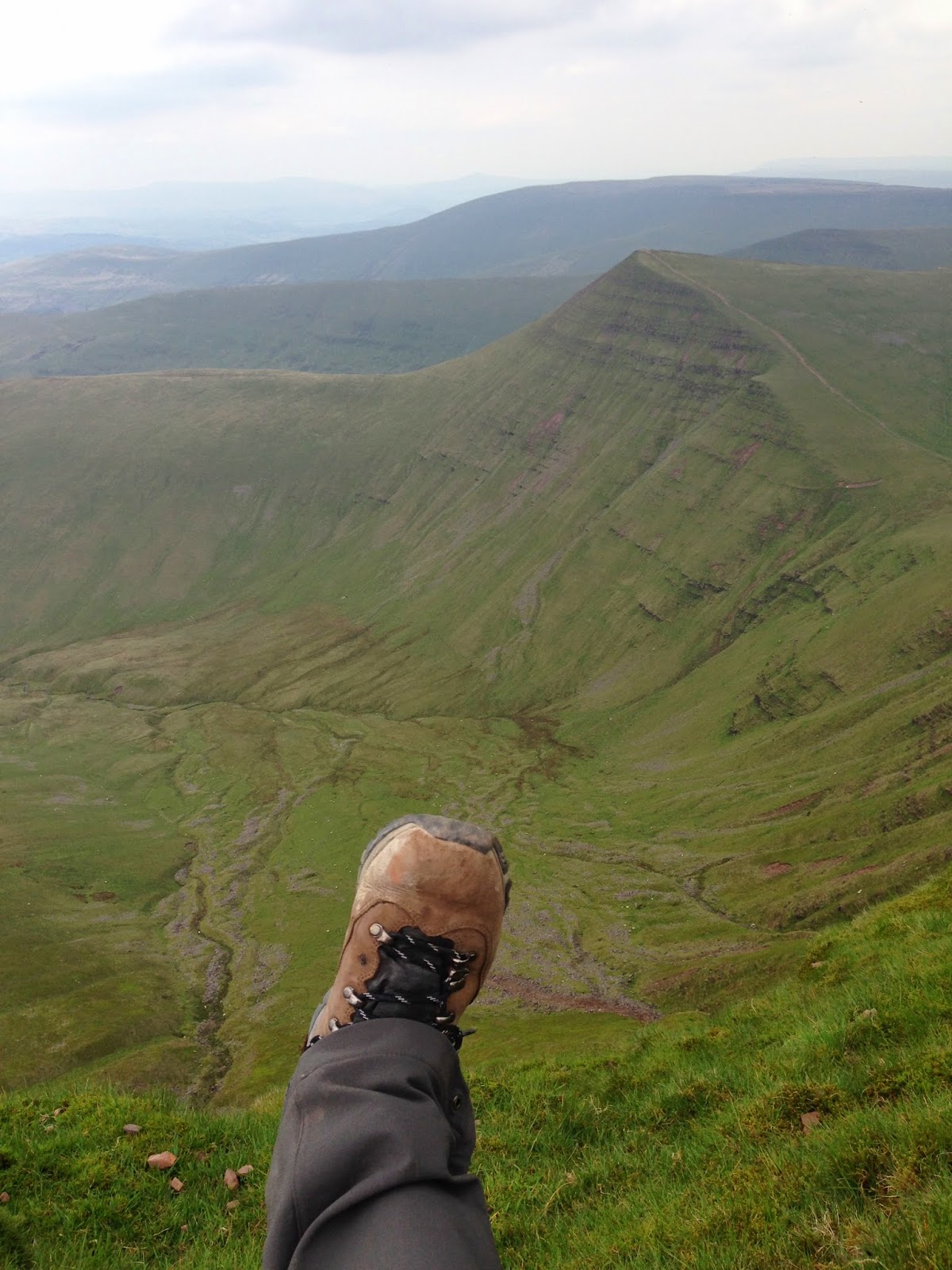 Tabula Rasa: Y Ddraig Goch ddyry gychwyn