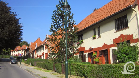 Snail in the City: Tuinwijk Moortebeek: a decorative garden village Snail in the City: Tuinwijk Moortebeek: a decorative garden village