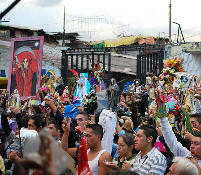 Seguindo os passos da História: Santa Morte, a santa esquelética no ...