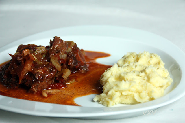 Viktoro užrašai: Romietiškas jaučio uodegų troškinys lėtpuodyje