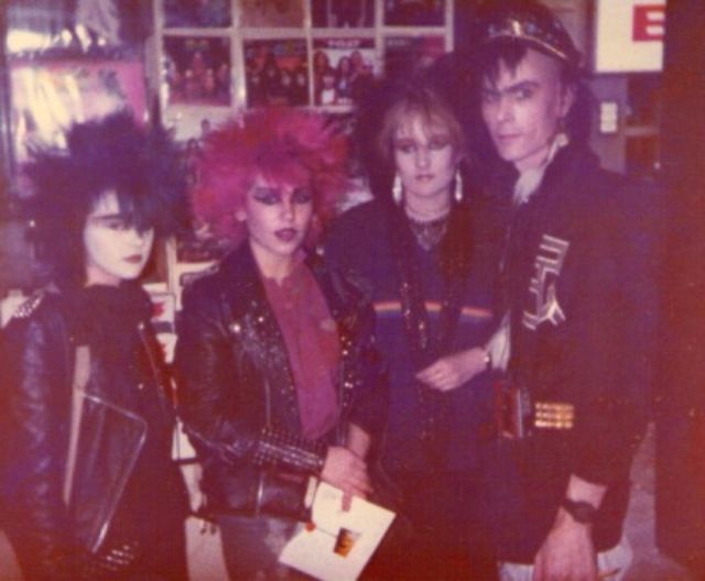 White of Face and Clad in Black, These 60 Amazing Candid Snapshots ...