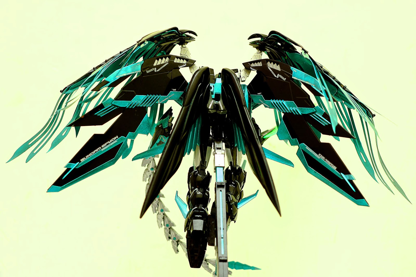 Custom Build: 1/100 Dark Wing Epyon Custom