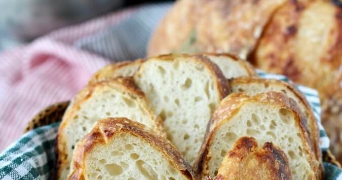 Garlic and Cheese Country Bread (Garlic & Gruyère Pain de Campagne ...