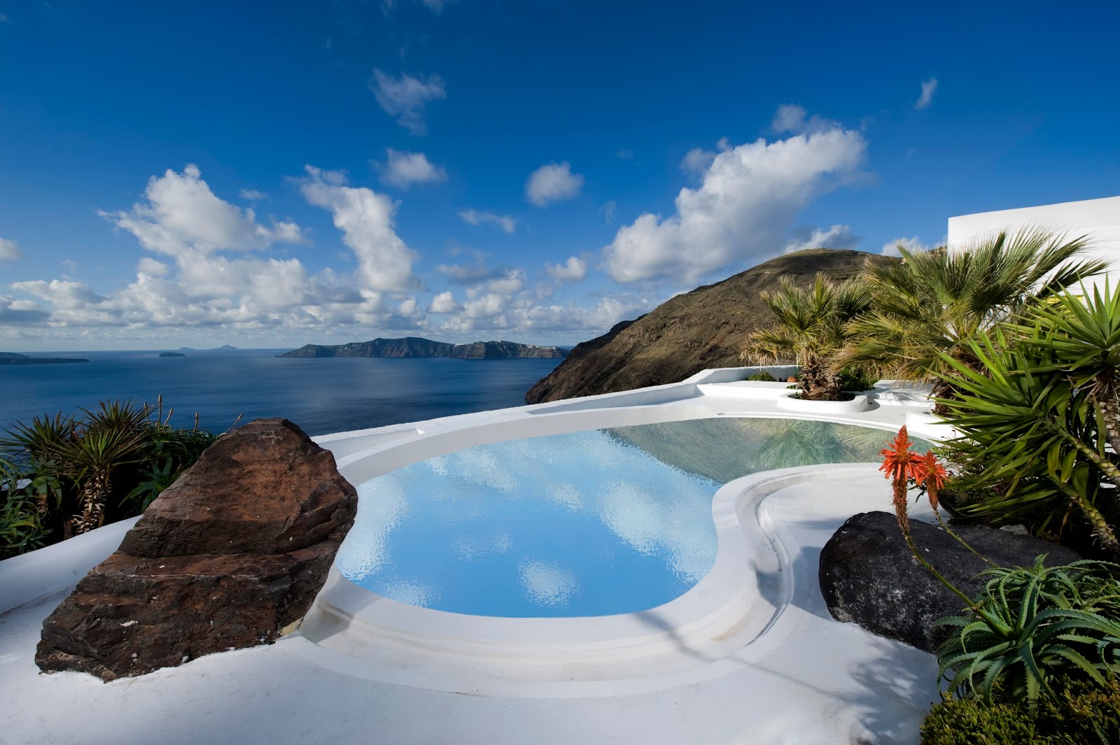 Oikos Tsebelis : The water element in architecture