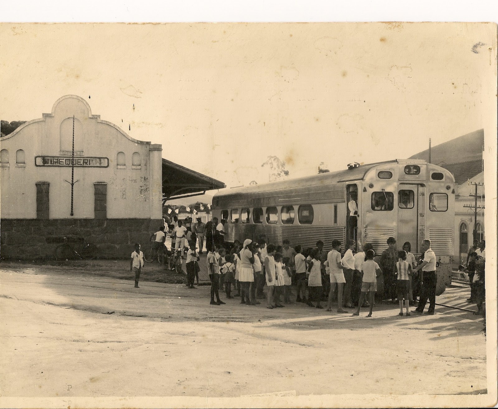 Universo e Encanto: Litorina