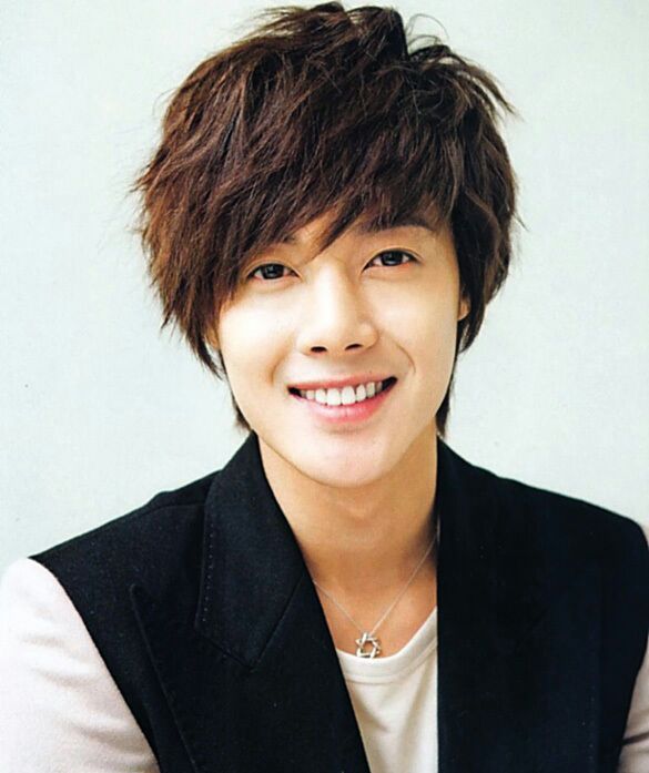 Kim Hyun- Joong su Carrera y Vida personal.