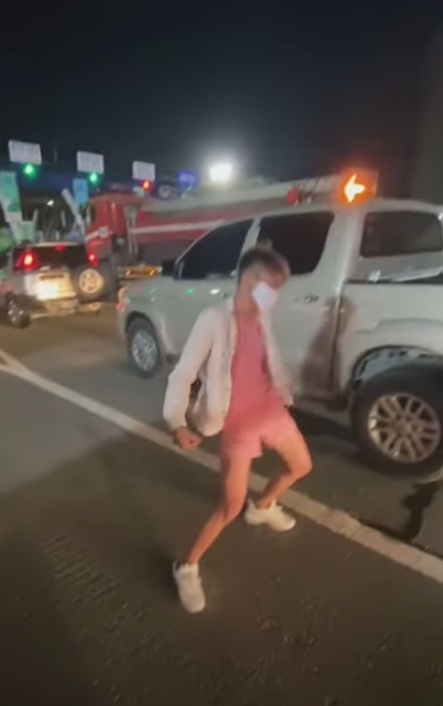 Isang Vlogger, Binatikos Ulit Matapos Sumayaw sa Gitna ng Kalsada sa ... Isang Vlogger, Binatikos Ulit Matapos Sumayaw sa Gitna ng Kalsada sa ...