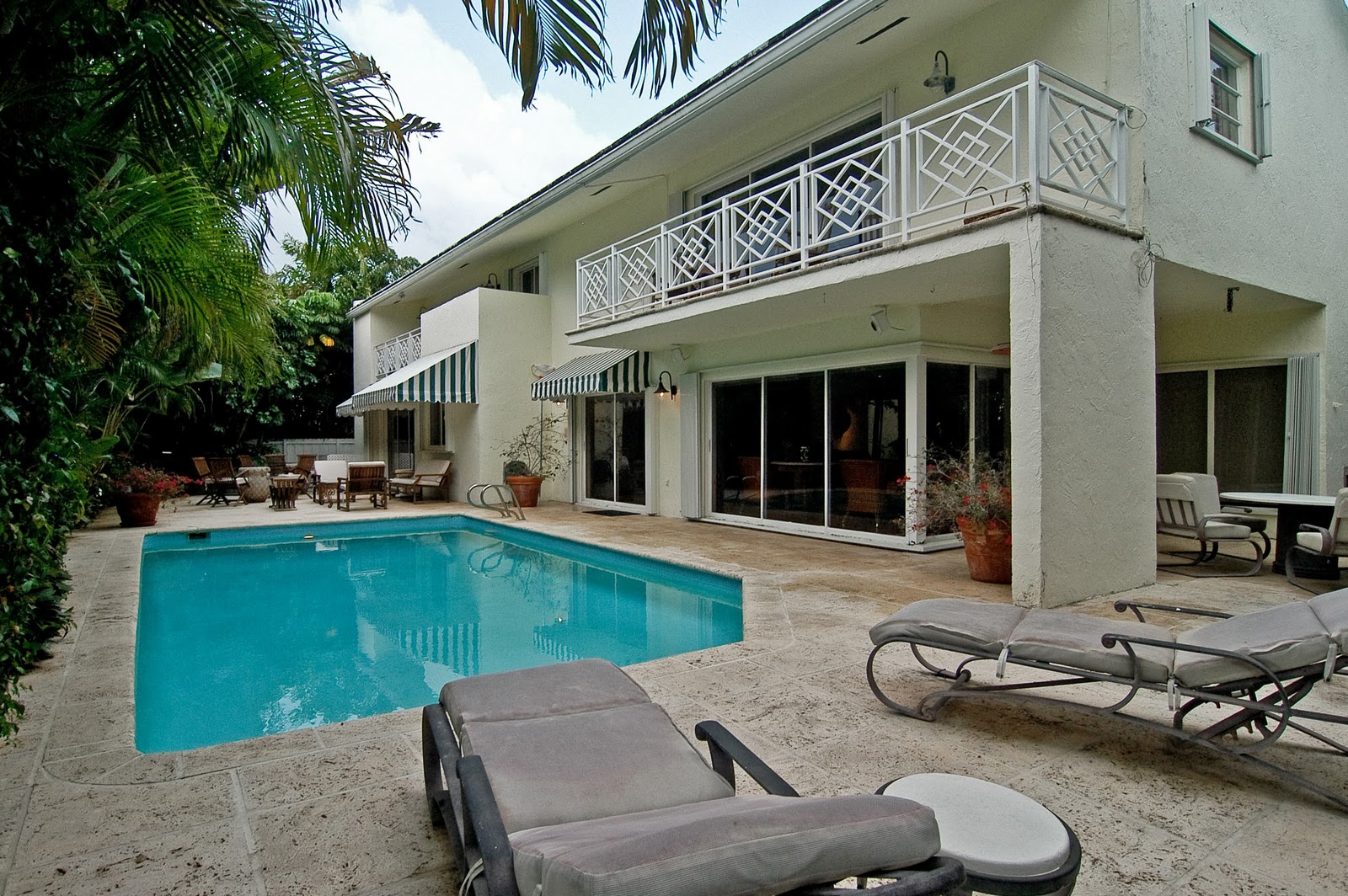 Tropical Resort Living: Key Biscayne Private Mashta Island