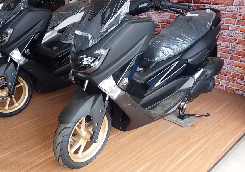 PERBANDINGAN HONDA PCX 150 DAN YAMAHA NMAX 155 | AUTOKLIK