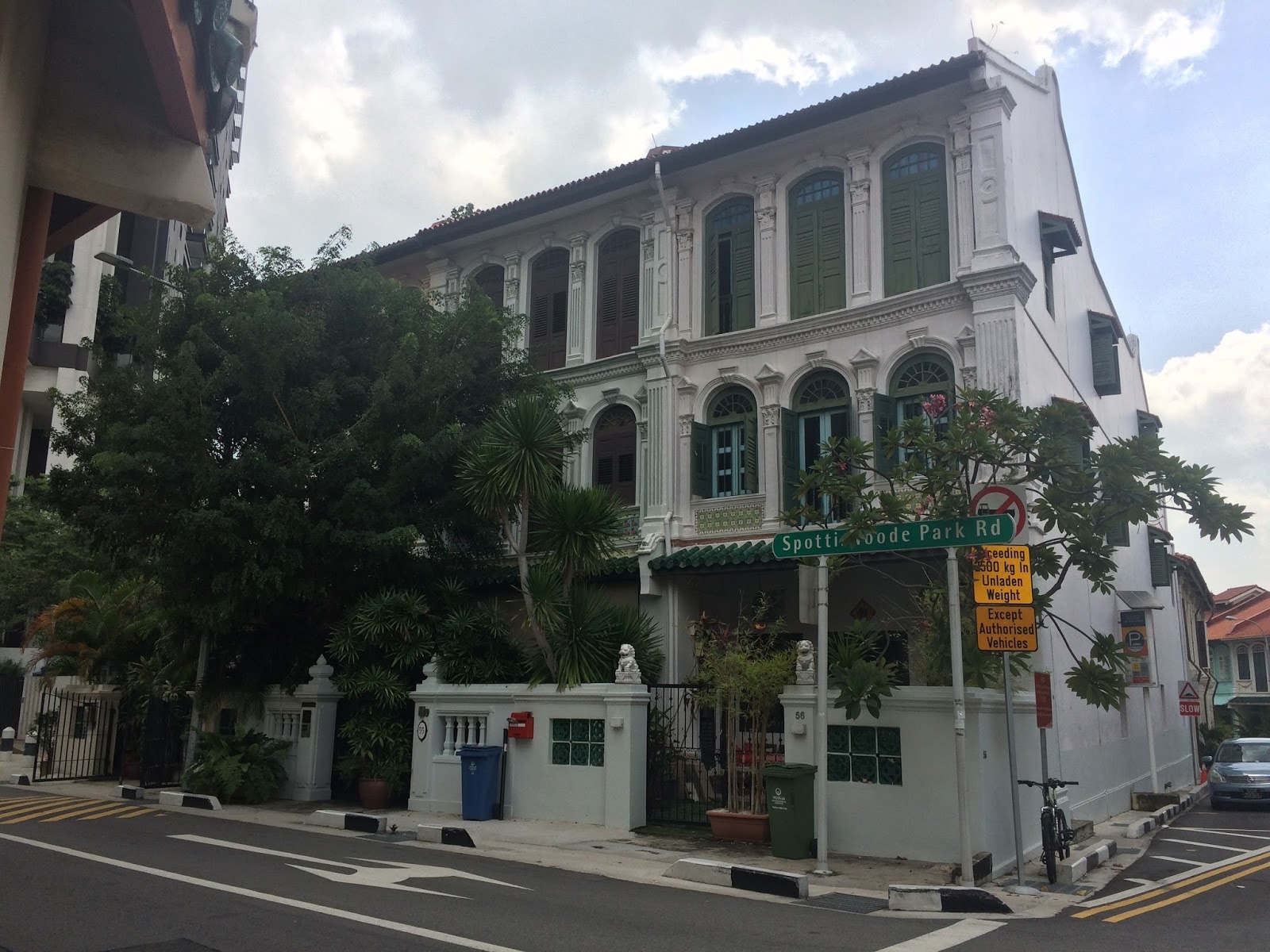 Street Art and Shophouses of the Everton Road Area