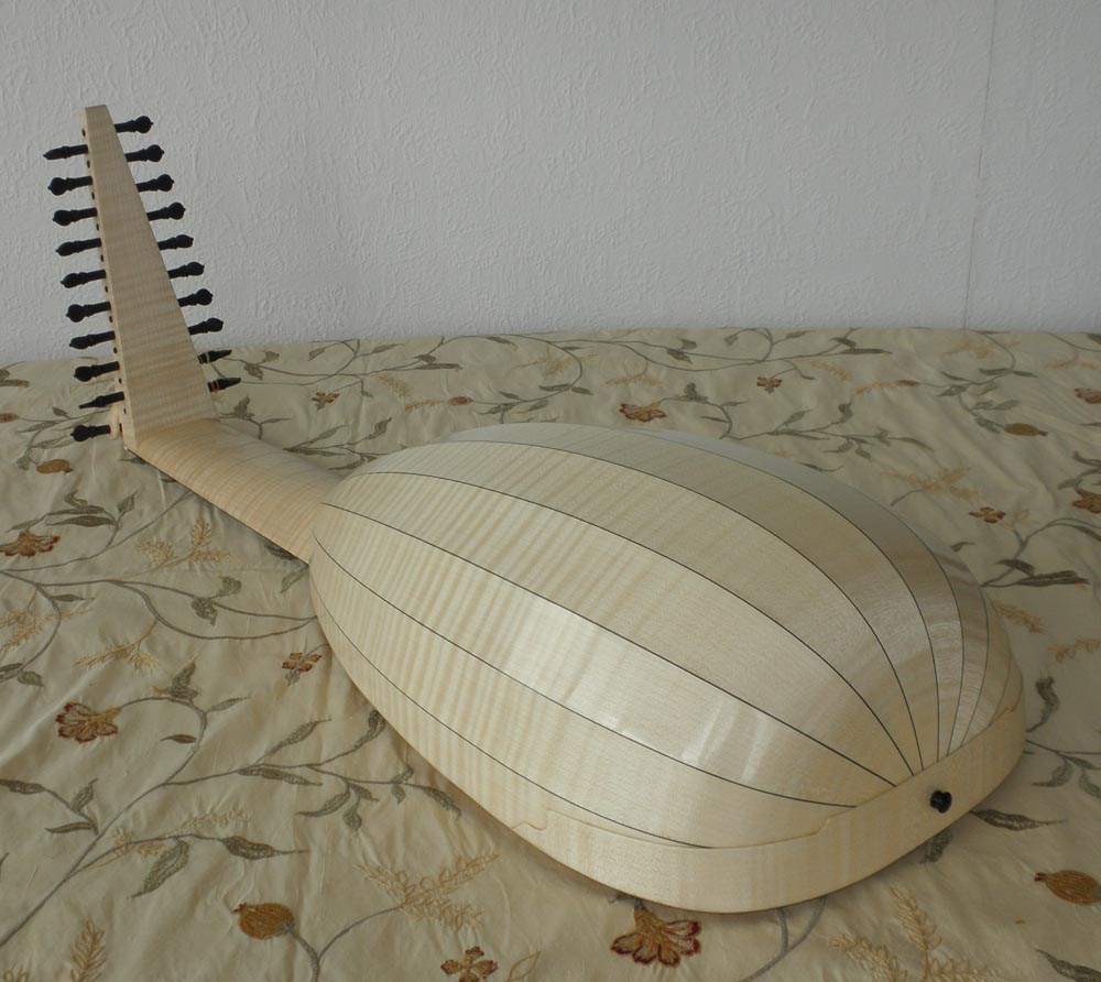 Buying a Lute: Baroque lutes