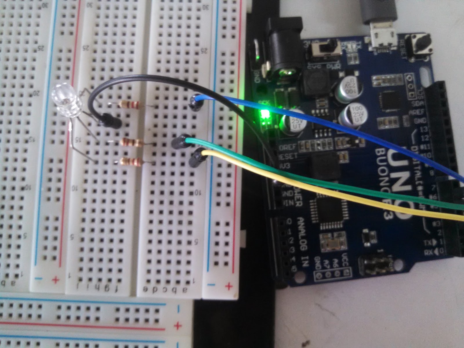 Programando en Arduino Uno (COM3): Laboratorio_7