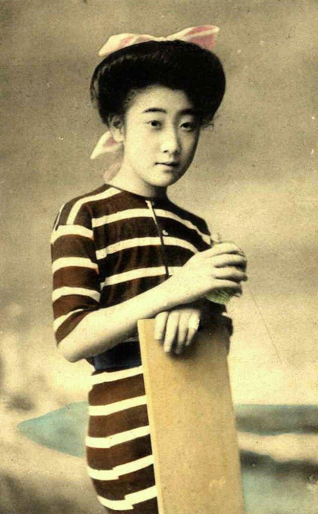 40 Colorized Photos of Japanese Bathing Beauties in the Early 20th ...
