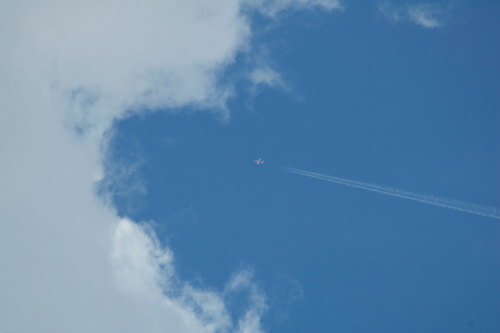 Black Horizon: Exclusive! White Triangle Over Amarillo- Stealth Airship?