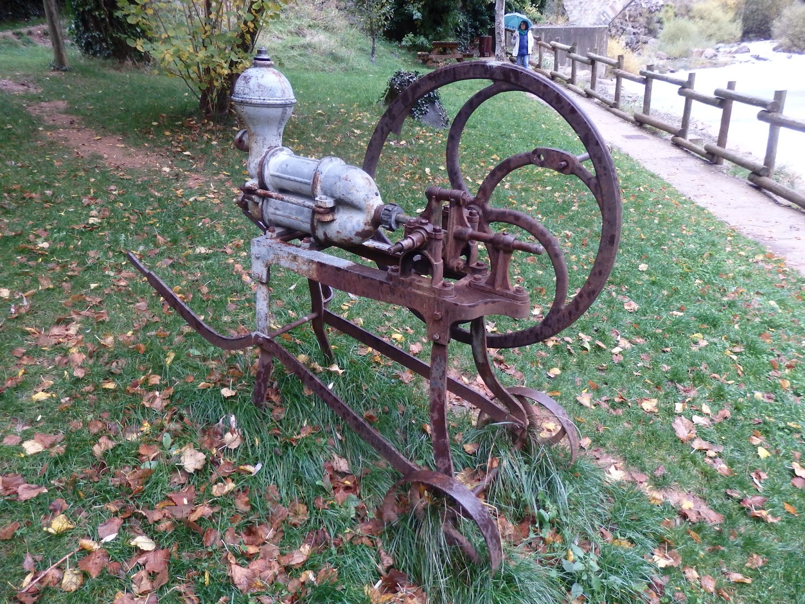 Alma de herrero: Bomba de trasiego GEYDA en el pueblo de Canfranc