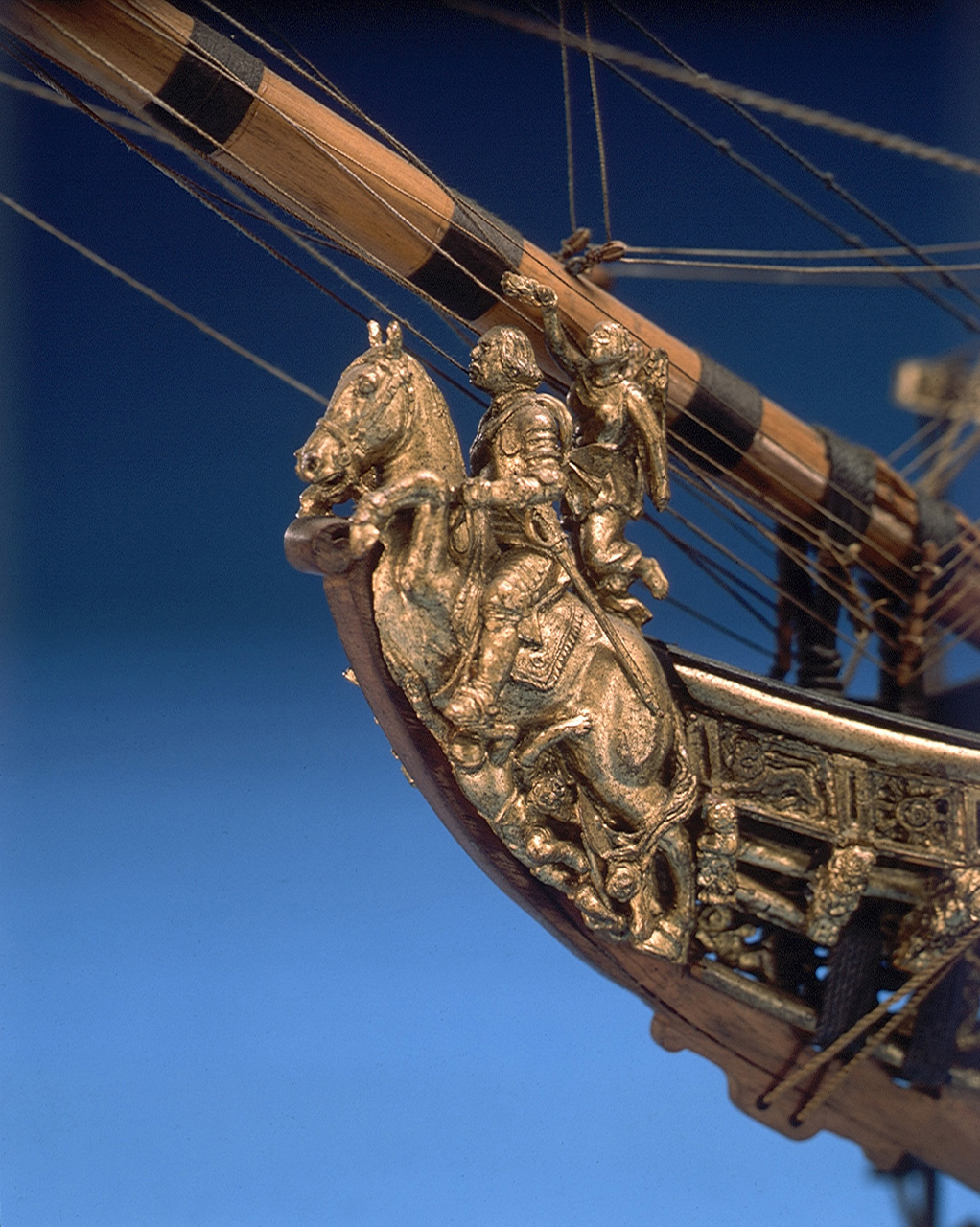 'ZIEN EN WETEN': BOEGBEELD VAN HET SCHIP.