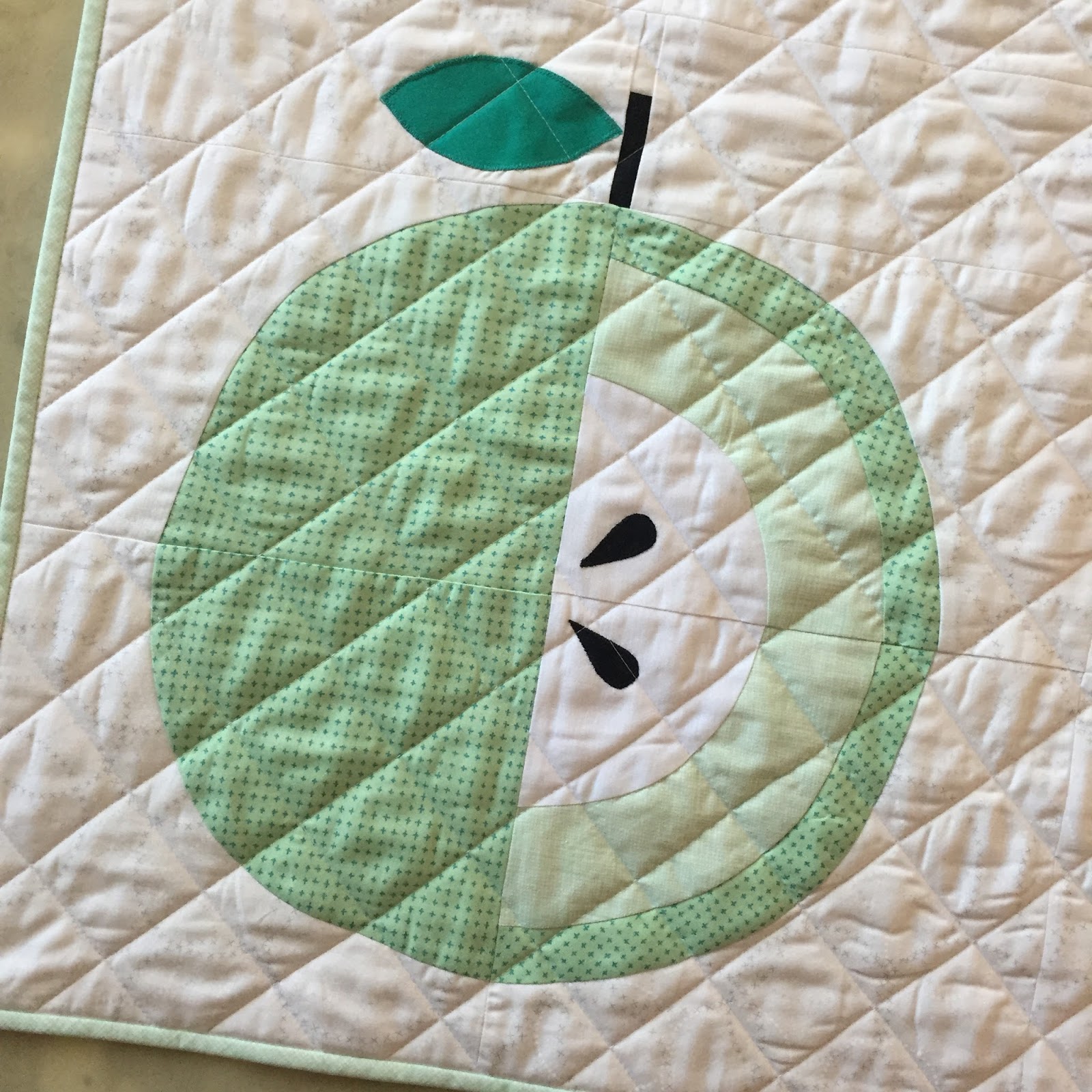 A Blue Sky Kind of Life: Apple Core quilt: A finish!