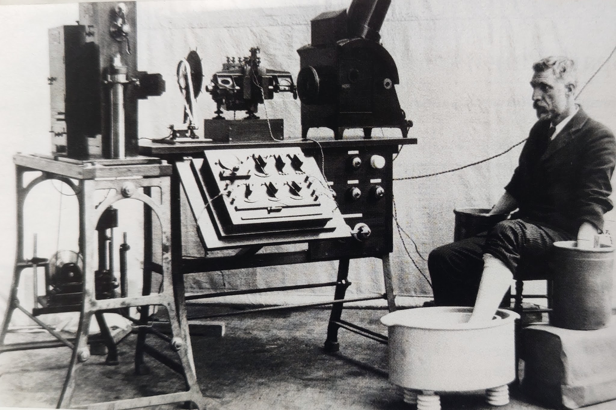 Electrocardiograph ( 1903 ) | Einthoven's machine provides a major ...