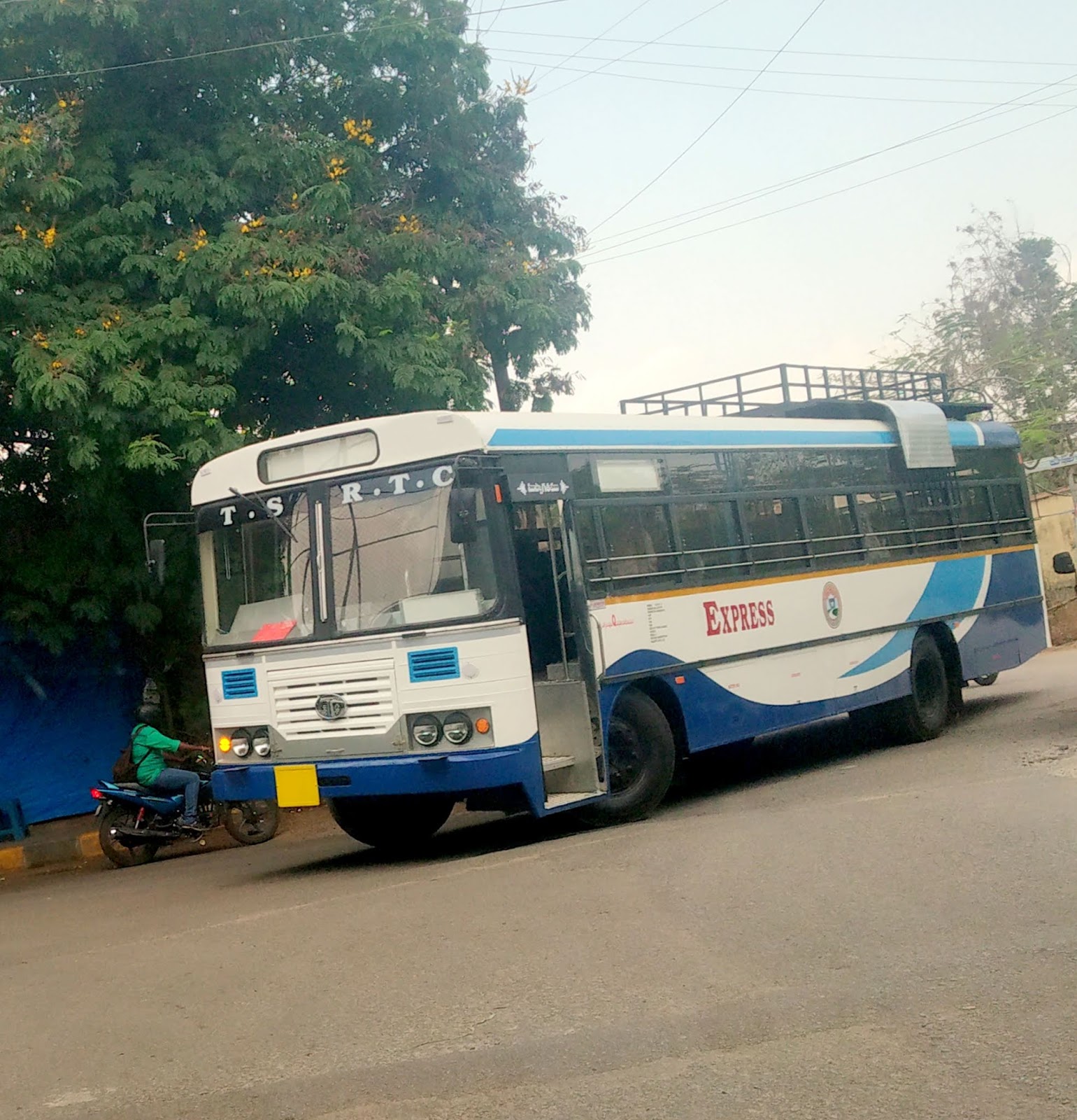 TS AP & SRTC BUS FANS: NEW EXPRESS BUS - TSRTC departing For Delivery