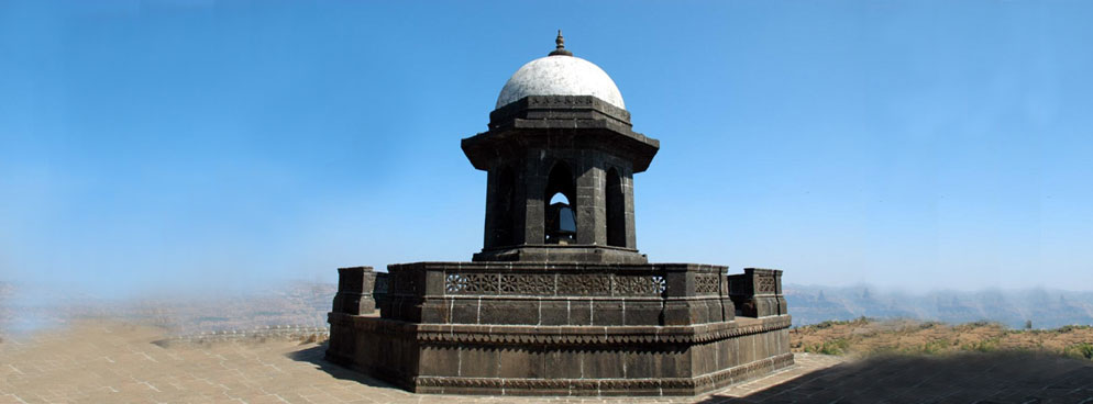 Attractions & Things To Do In India: Fort Raigad