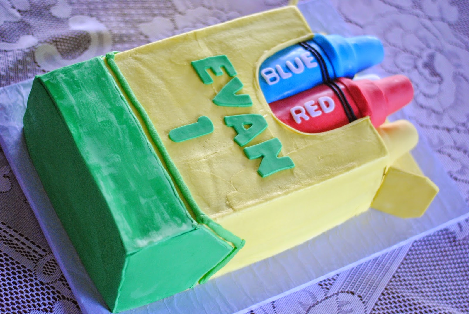 Country Cupboard Cakes: 3-D Crayon Cake