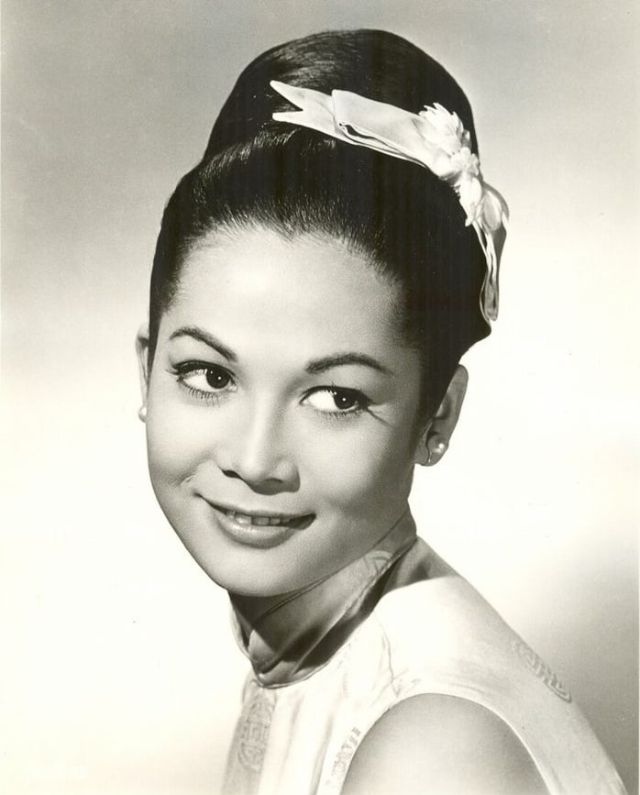 The "Chinese Bardot": 40 Glamorous Photos of Nancy Kwan in the 1960s ...