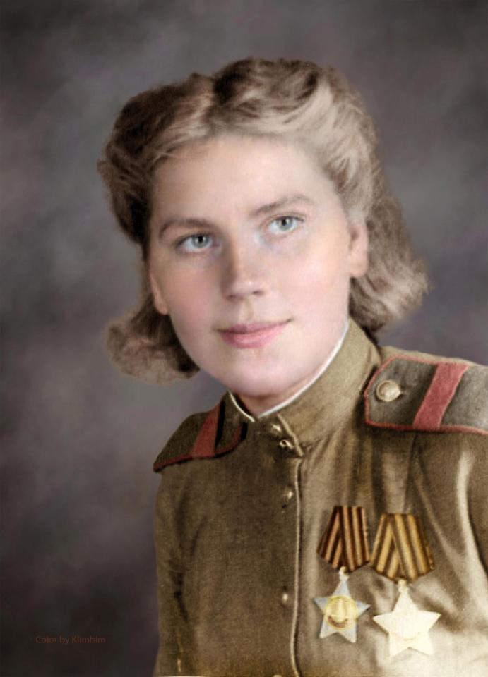 Stunning Colorized Photos of Legendary Soviet Female Snipers From WWII ...