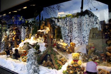 Mako Creative Sharkbites: Christmas window displays in Bonn - an ...