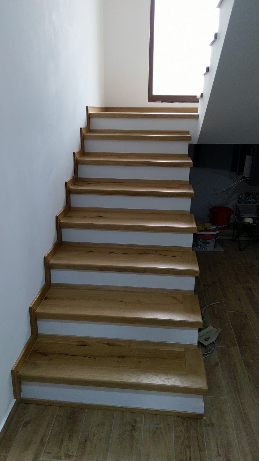 Scară, treaptă de scară din parchet sau blaturi