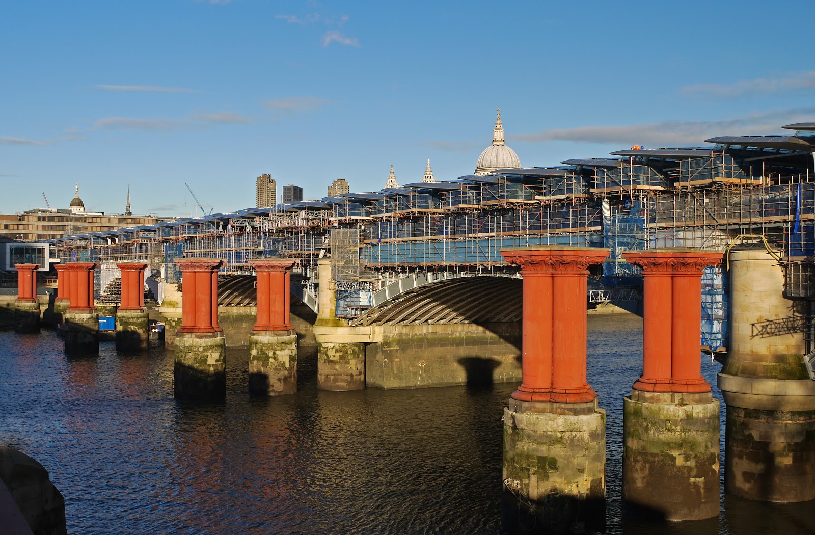 Walking in the country: London Bridges Walk