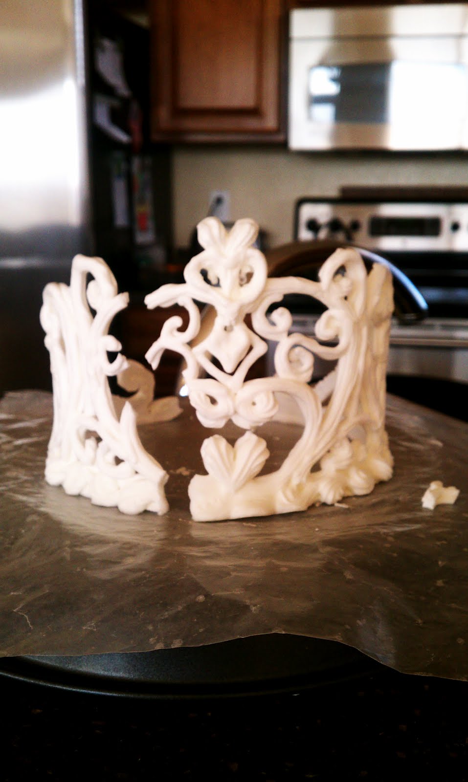 Buttercream& Buttons: Royal Icing Tiara ( for the princess in your life! )