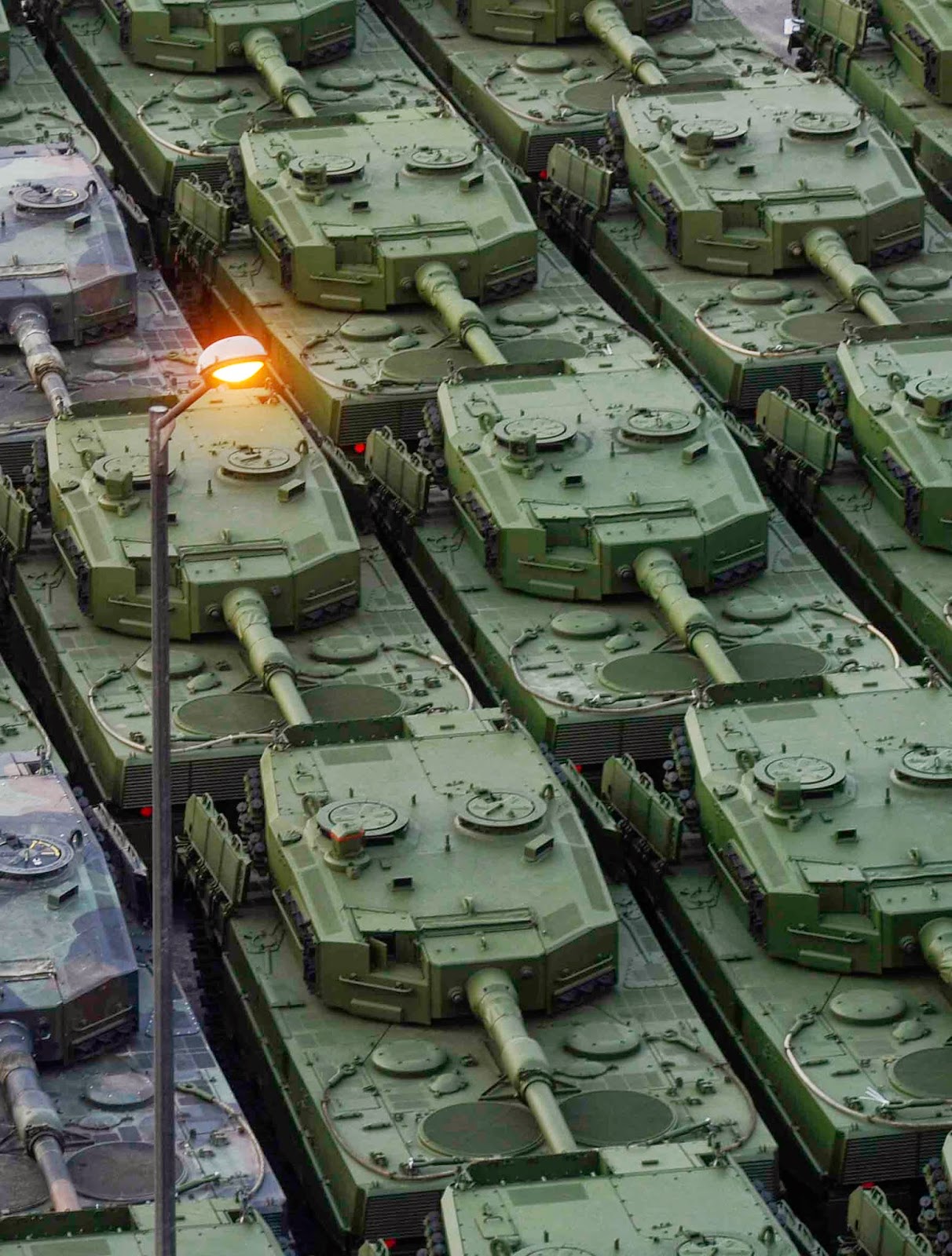 WEAPONS TECHNOLOGY: TANK LEOPARD 2 A4 DAN MARDER MILIK TNI AD