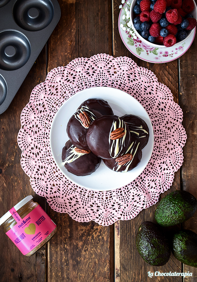 Donuts bomba keto con crema de frutas del bosque — La chocolaterapia
